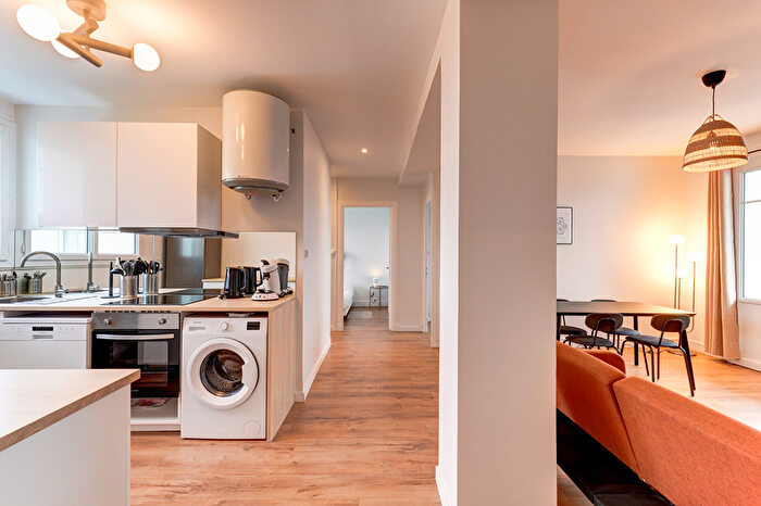 Appartement à louer - Lyon e , Laënnec, Mermoz - 5 pièces - 4 chambres