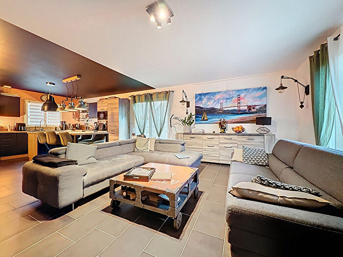 Maison à vendre - Soulaire-et-Bourg - 5 pièces - 4 chambres