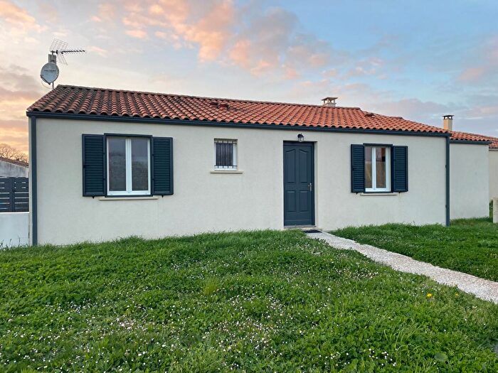 Maison à vendre - Saint-Coutant-le-Grand - 5 pièces - 4 chambres