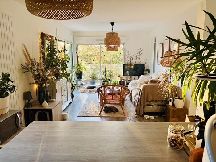 Appartement à louer - Quartiers Nord-Est, La Motte Brûlon - 3 pièces - 2 chambres