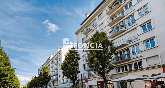 Appartement 5 pièces à vendre - Quartiers Centre, Saint-Hélier, Gare