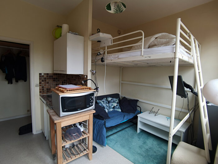 Appartement à louer - Quartiers Centre, Saint-Hélier, Gare - 1 pièce