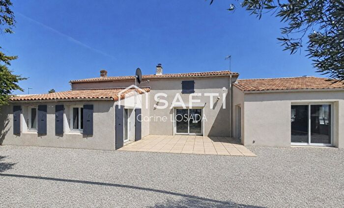Maison 7 pièces à Les Magnils-Reigniers, à vendre