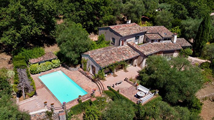 Maison à vendre - Tourrettes-sur-Loup - 5 pièces - 3 chambres