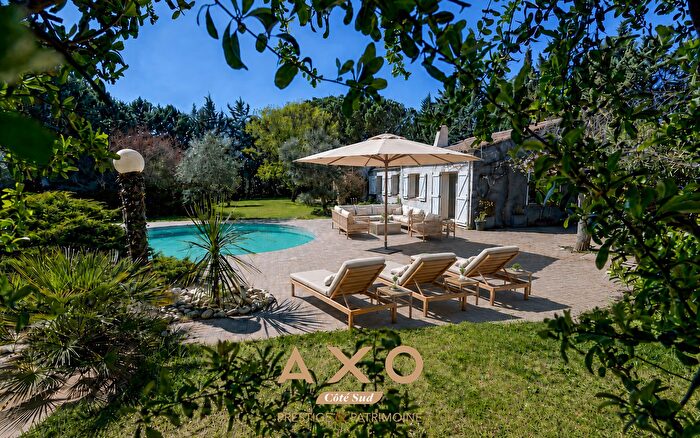 Maison 9 pièces à Jouques, à vendre