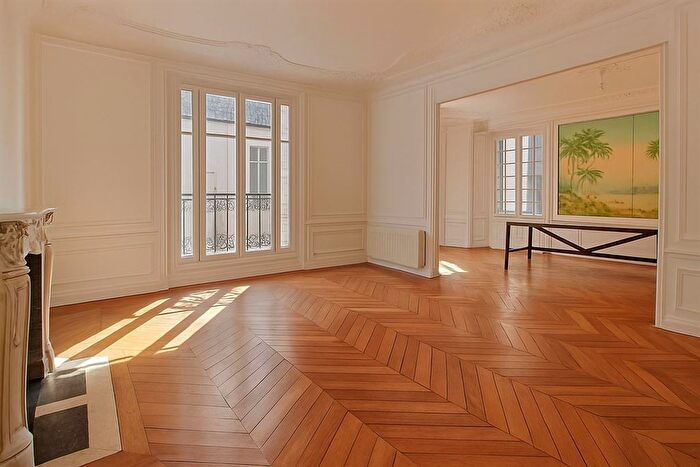 Appartement à vendre - Paris e  - 5 pièces - 3 chambres