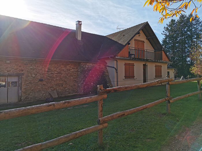 Maison à vendre - Saint-Yrieix-la-Perche - 12 pièces - 10 chambres