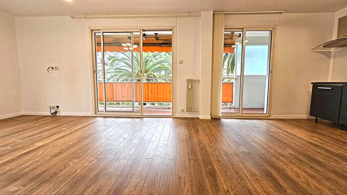 Appartement 4 pièces à Nice, Caucade, à louer