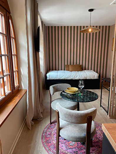 Appartement à louer - Quartiers Centre, Saint-Hélier, Gare - 1 pièce