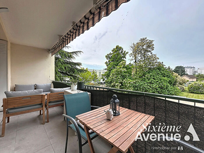 Appartement à vendre - Bron, Bron Piscine, Le Lessivas - 3 pièces - 2 chambres