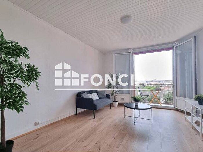 Appartement à louer - Le Grand Vivier-Le Garet-Pontbichet-Troussier, Villefranche-sur-Saône - 3 pièces - 2 chambres