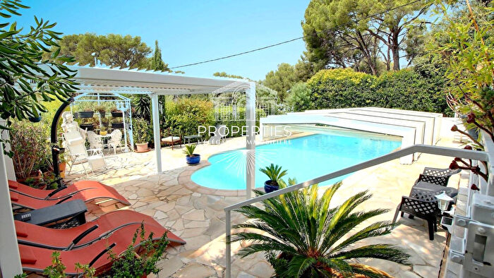 Maison à vendre - Bormes-les-Mimosas, La Favière, Le Gau, Cap-Bénet, Cabasson, Plages - 6 pièces - 4 chambres