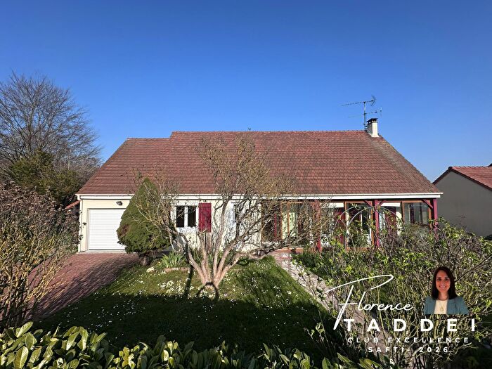 Maison à vendre - Saint-Arnoult-en-Yvelines - 7 pièces - 5 chambres