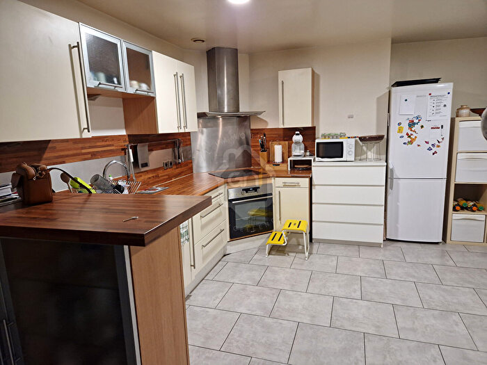 Appartement à louer - Marseille e , Saint-Marcel - 4 pièces - 3 chambres