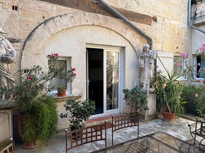 Appartement à vendre - Beaucaire, Centre-ville - 2 pièces - 1 chambre