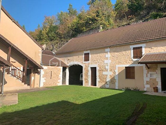 Maison à vendre - Druyes-les-Belles-Fontaines - 6 pièces - 5 chambres