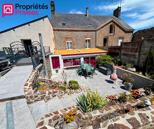 Ambrières-les-Vallées - Maison 5 pièces à vendre