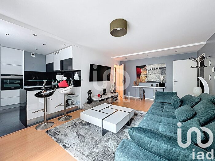 Appartement à vendre - Mandres-les-Roses - 3 pièces - 2 chambres