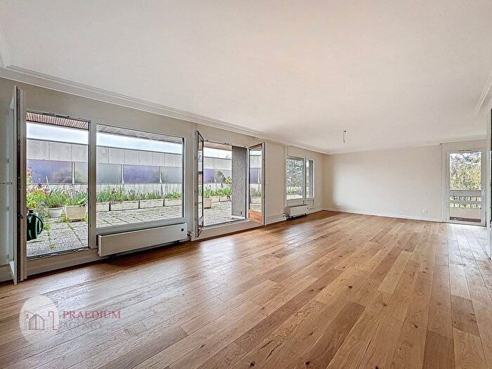 Appartement à louer - Noisy-le-Roi - 4 pièces - 2 chambres