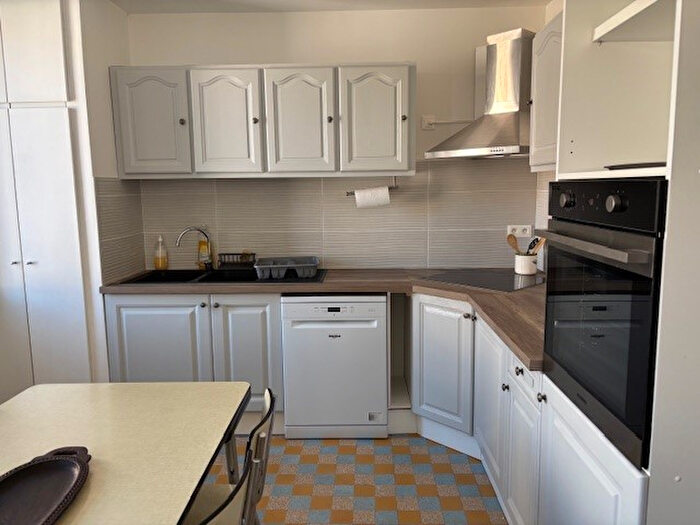 Appartement à louer - Bourg-Saint-Andéol - 5 pièces - 4 chambres