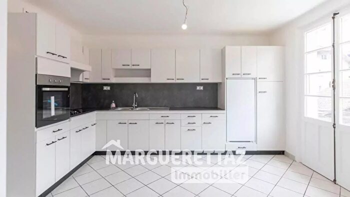 Appartement à vendre - Cluses, La Sardagne - 4 pièces - 3 chambres