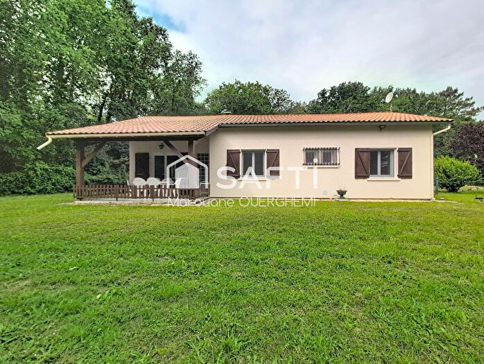 Saint-Germain-dEsteuil : Maison 4 pièces à vendre