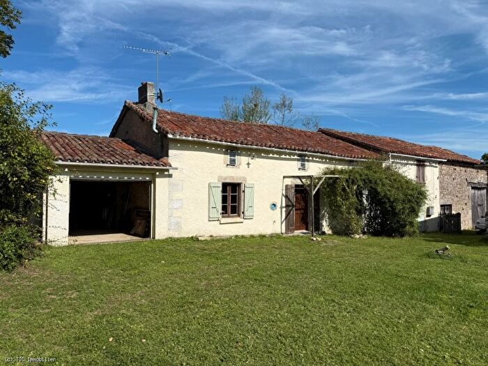 Maison 5 pièces à vendre à Champagne-Mouton