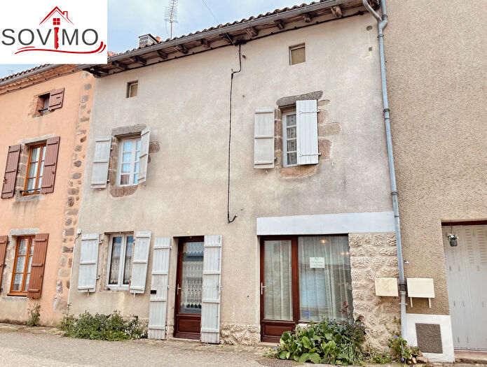 Maison à vendre - Lesterps - 4 pièces - 3 chambres
