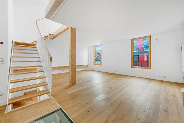 Appartement à vendre - Paris e  - 6 pièces - 3 chambres