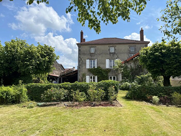 Maison à vendre - Thiat - 6 pièces - 4 chambres