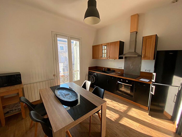 Appartement à louer - Le Thor - 2 pièces - 1 chambre