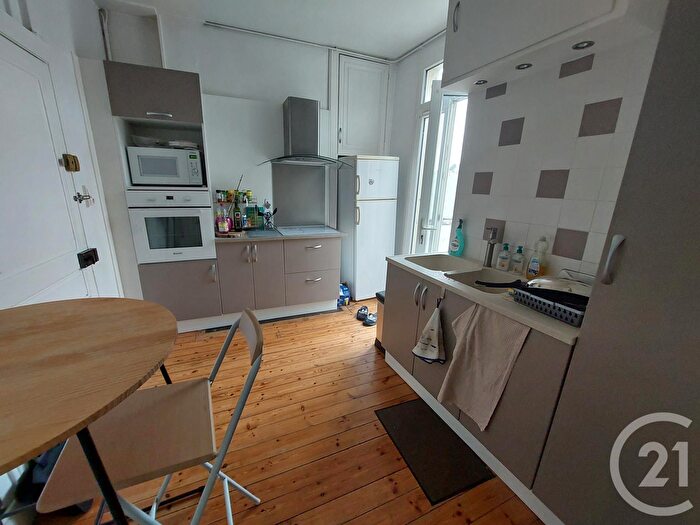 Appartement à louer - Brive-la-Gaillarde, Centre-ville, Pont Cardinal, Champanatier - 2 pièces - 1 chambre