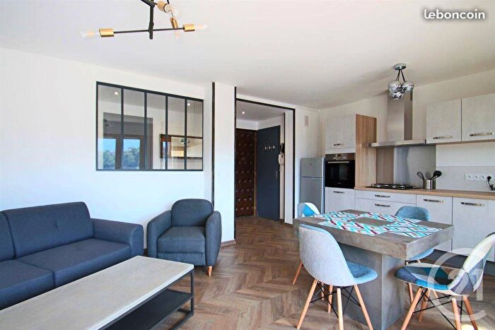 Appartement à louer - Aix-les-Bains - 3 pièces - 2 chambres