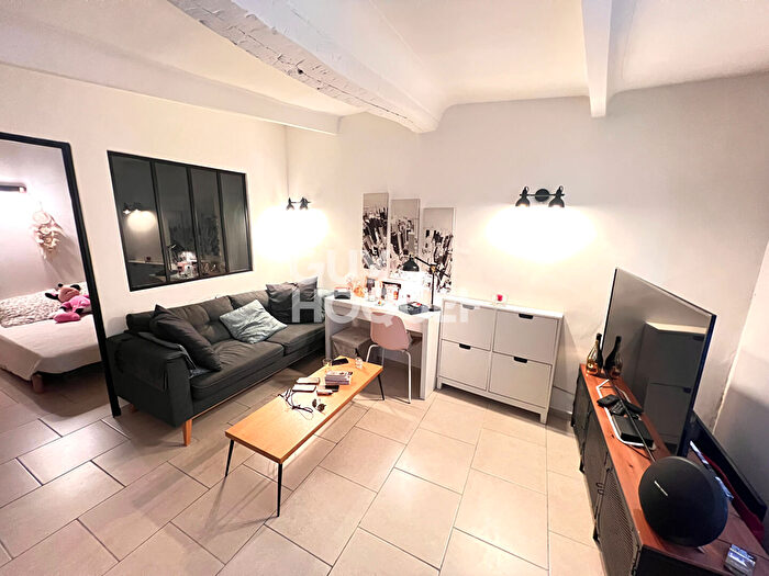 Appartement à louer - Saint-Maximin-la-Sainte-Baume, Centre-ville - 2 pièces - 1 chambre