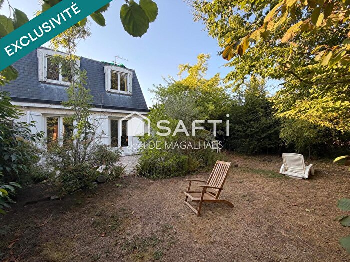 Maison 4 pièces à Le Mesnil-Saint-Denis, à vendre