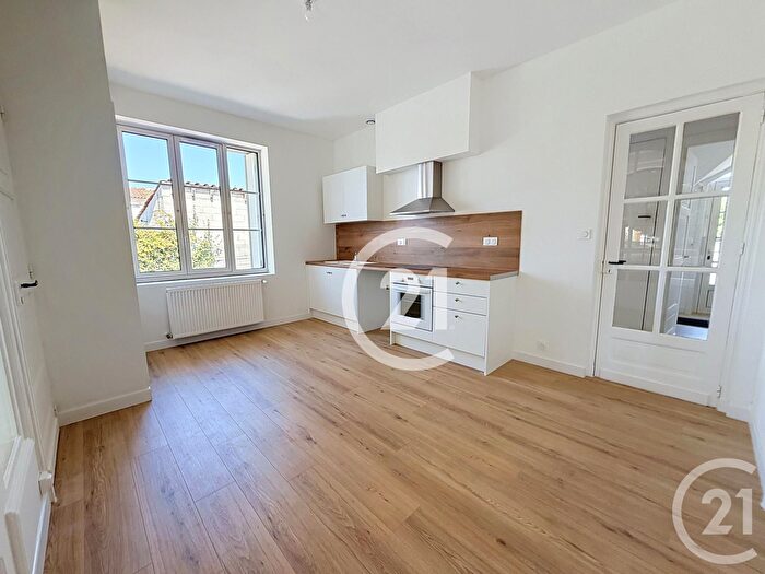 Maison 4 pièces à louer - Châteaubernard