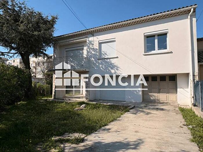 Maison à louer - Centre Ville, Cavaillon - 4 pièces - 3 chambres