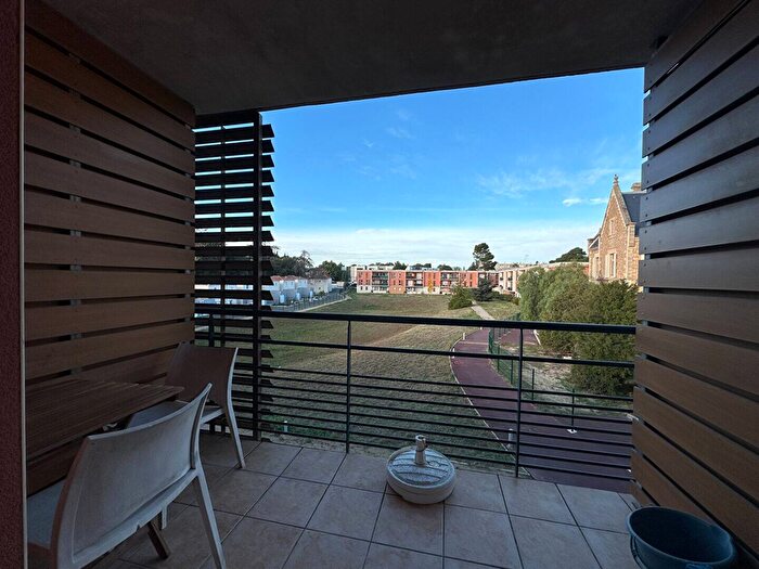 Château Devèze, Béziers : Appartement 1 pièce à louer
