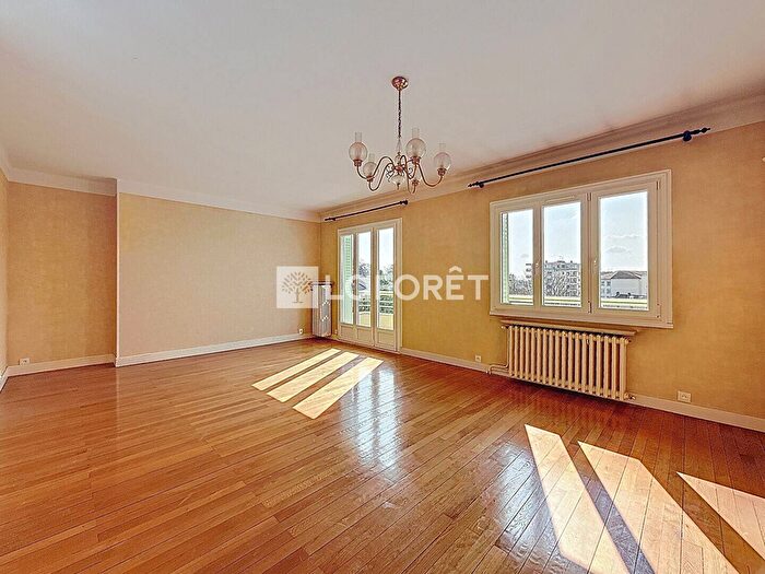 Appartement à louer - Centre Ville, Bourg-en-Bresse - 5 pièces - 4 chambres