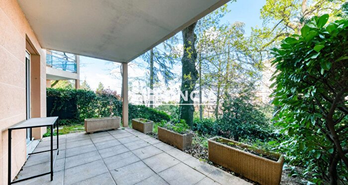 Appartement à vendre - Bron, Bron Piscine, Le Lessivas - 2 pièces - 1 chambre