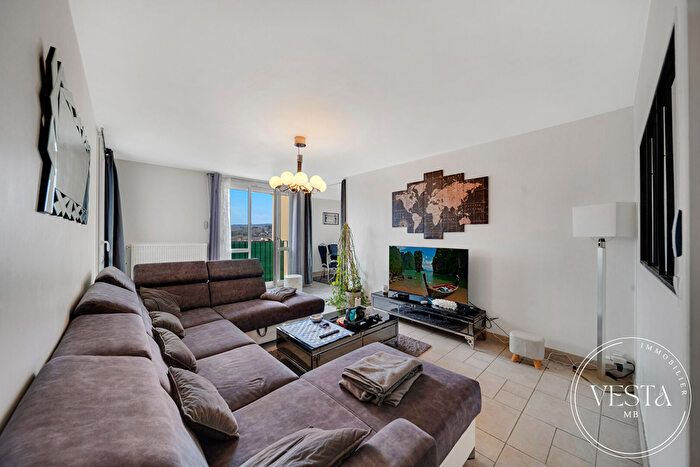 Appartement à vendre - Chenôve, Chenôve - 5 pièces - 3 chambres