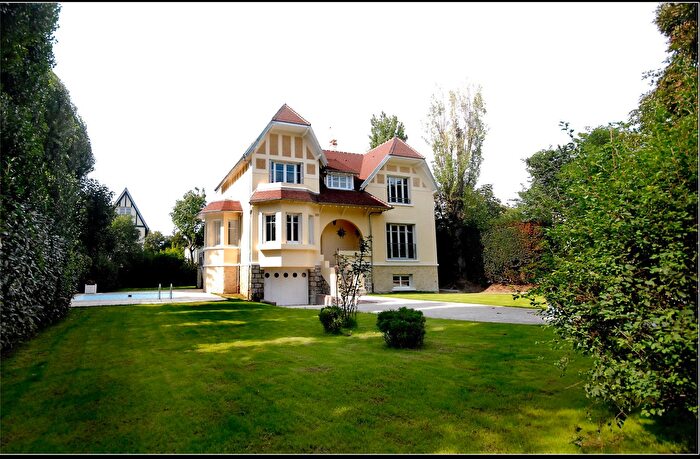 Maison à louer - Le Vésinet, République - 9 pièces - 6 chambres