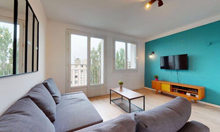 Appartement à louer - Le Bachut, Lyon ème arrondissement - 5 pièces - 1 chambre