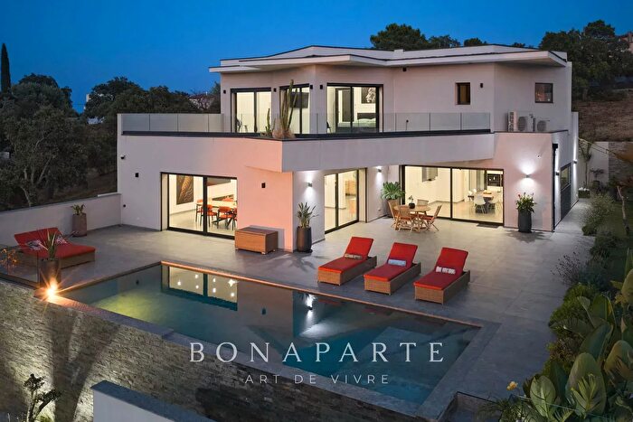 Fréjus, Saint-Aygulf : Maison 6 pièces à vendre