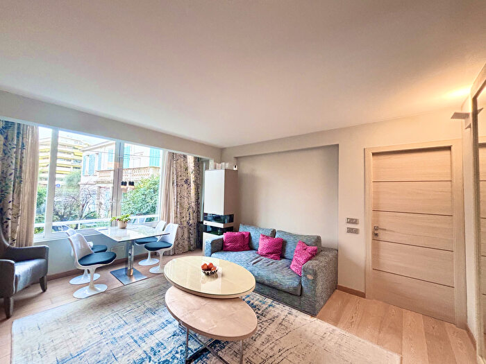 Appartement à vendre - Cannes, Pointe Croisette - 3 pièces - 2 chambres