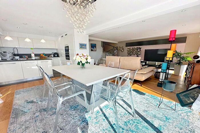 Appartement à vendre - Cagnes-sur-Mer, Le Cros de Cagnes, Les Vespins - 4 pièces - 2 chambres