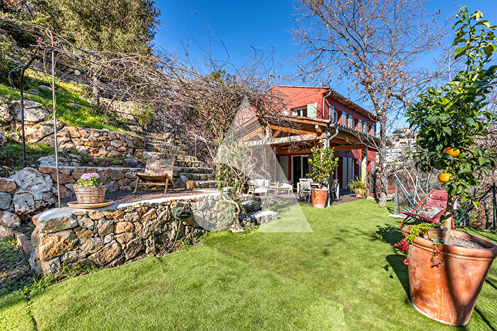 Maison à vendre - Levens - 8 pièces - 6 chambres