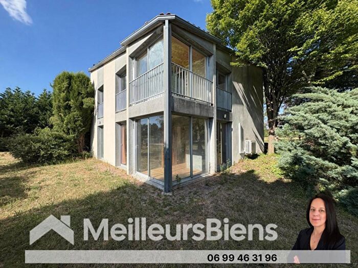 Brie-sous-Archiac : Maison 7 pièces à vendre