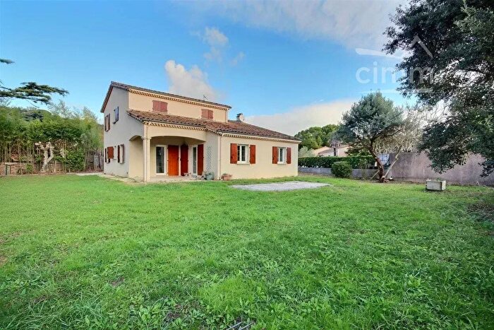 Maison à louer - Ville-Basse, Montélimar - 6 pièces - 4 chambres