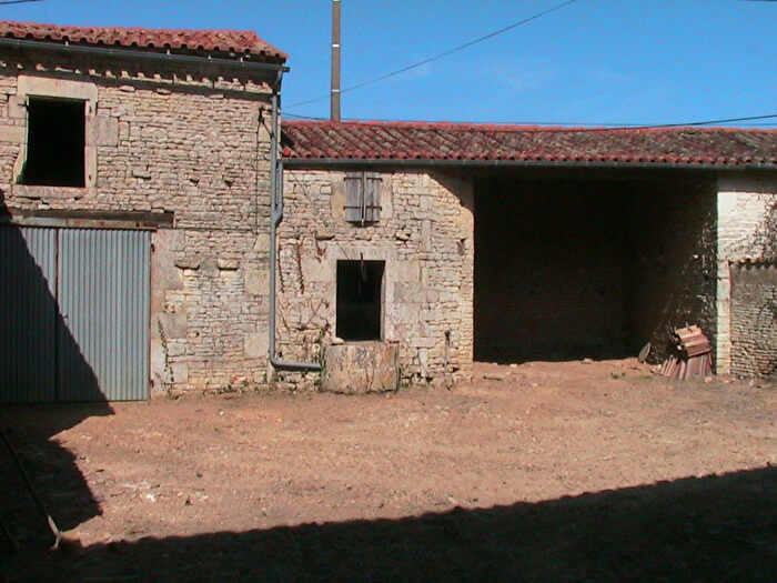 Maison à vendre - La Foye-Monjault - 2 pièces - 1 chambre